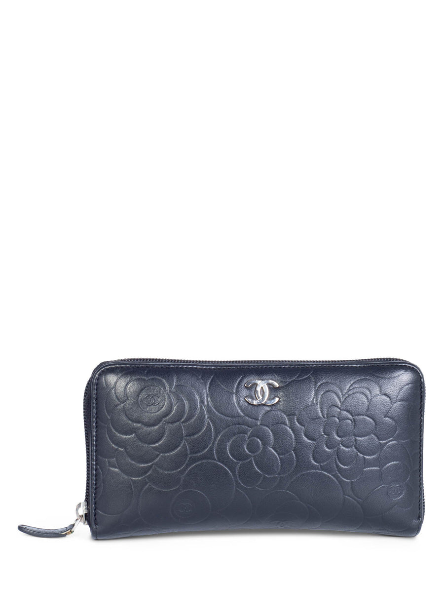 CHANEL CC Logo Camelia Quilted Leather Zipper Wallet Black