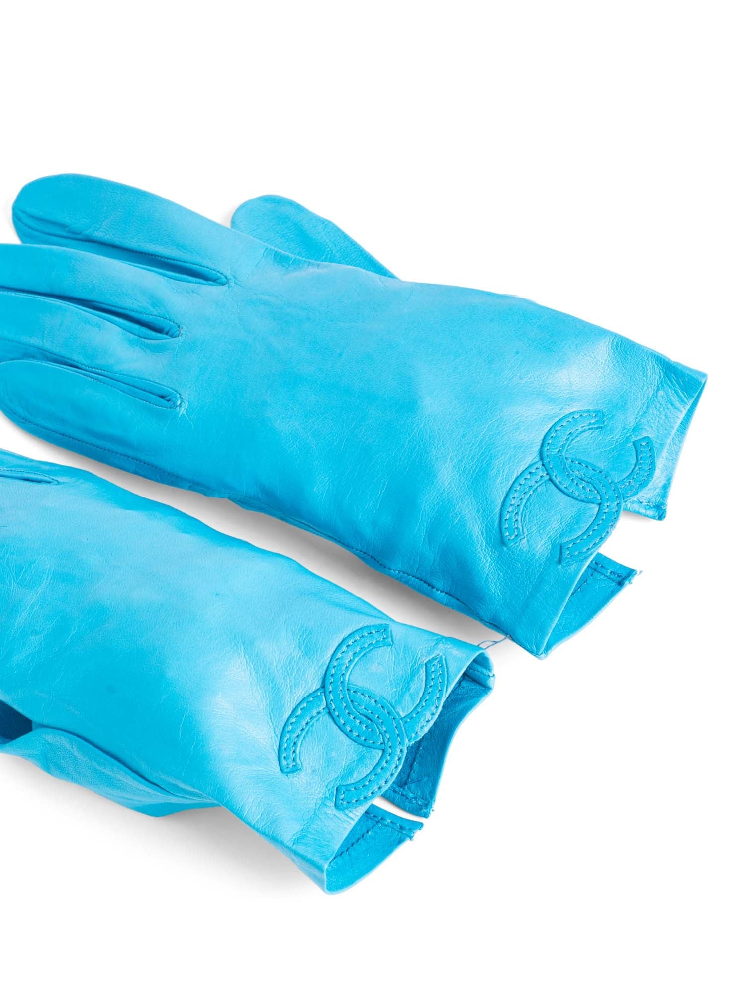 CHANEL CC Logo Leather Gloves Sky Blue