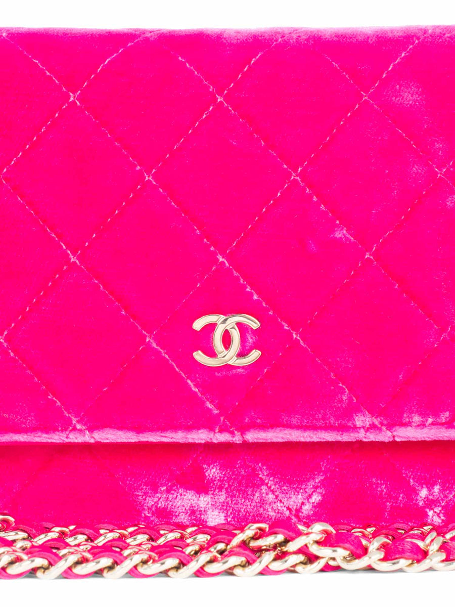 CHANEL CC Logo Quilted Velvet Messenger Wallet on Chain Hot Pink